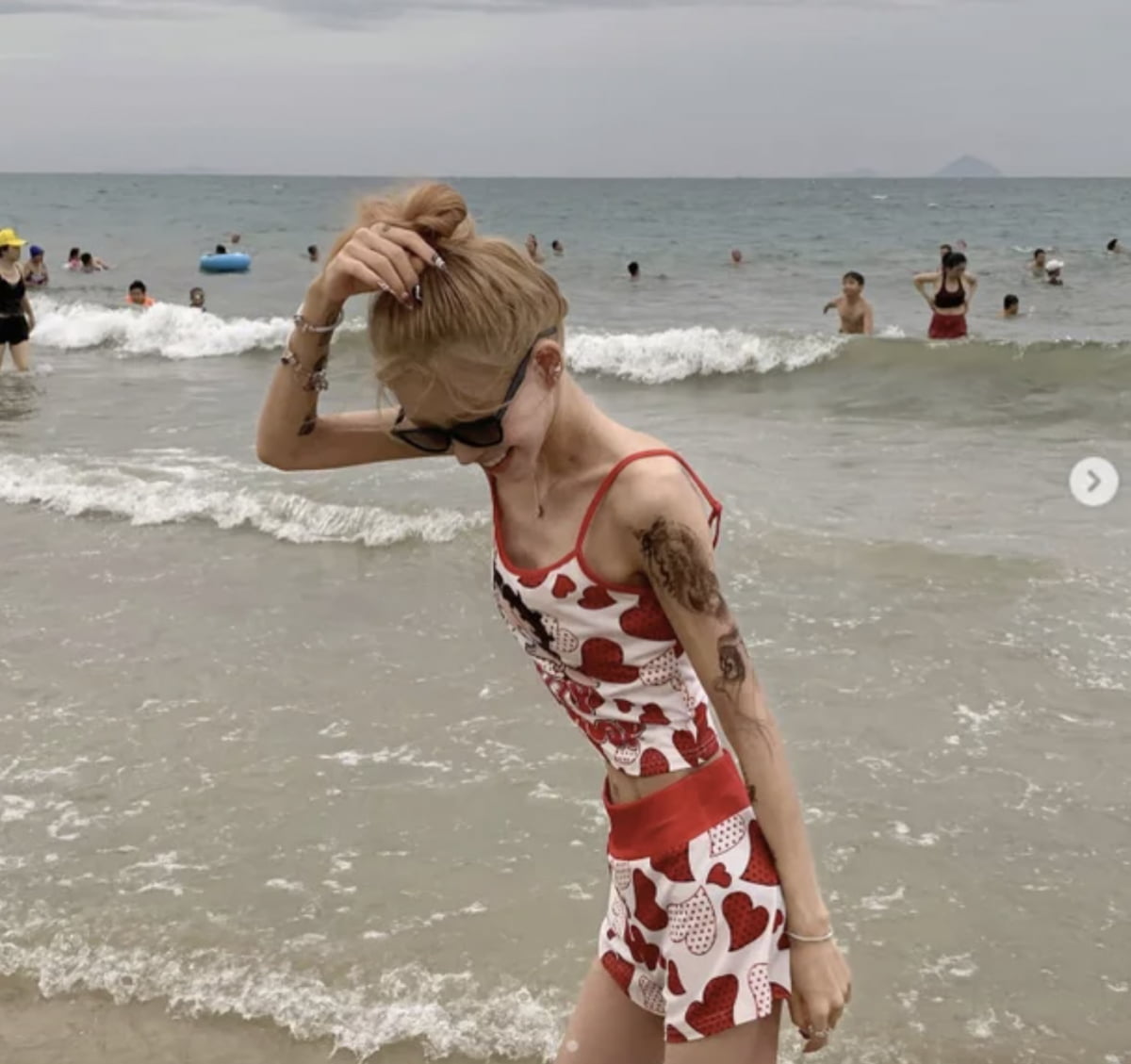 다이어트한 스타들 | 최준희, 55kg 감량하더니 뼈말라 됐네…바닷가 수영복 자태 공개 : ZUM 뉴스