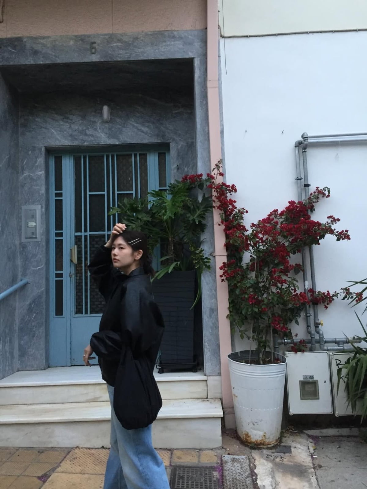 인`스타`그램 세상 | `163cm 44kg` 정소민, 거리 밝힌 여신의 포스…청초함 그 자체 : ZUM 뉴스