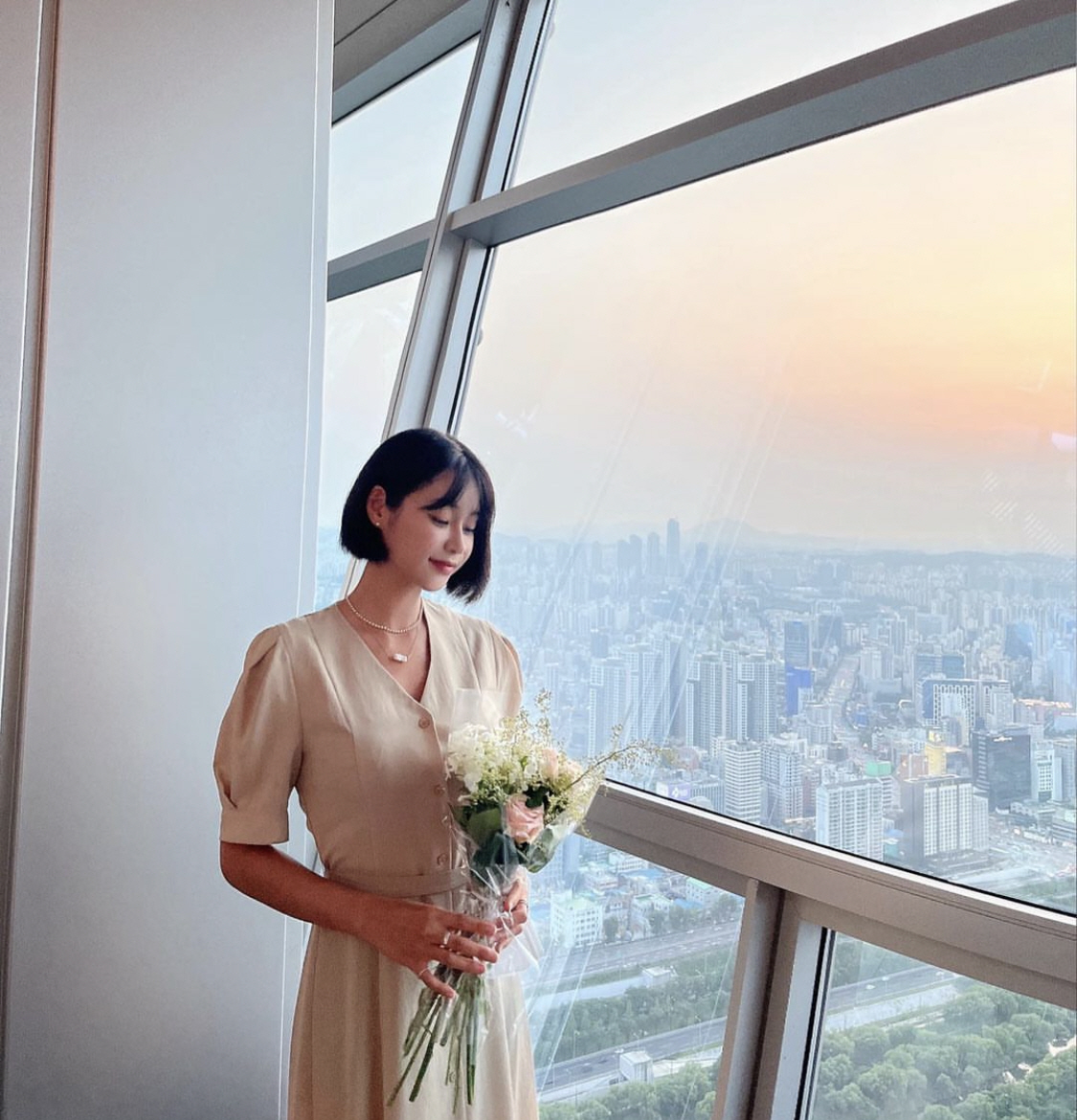 인`스타`그램 세상 | 결혼 소식 전한 AOA 유나…예비 신랑은 ‘별들의 전쟁’ 소속 작곡가 : ZUM 뉴스