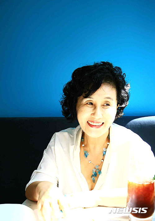 사진으로 보는 김정숙 여사 행보 전여옥 `김정숙 여사 옷값 15년 뒤 공개…국민 개돼지로 알아` Zum 뉴스