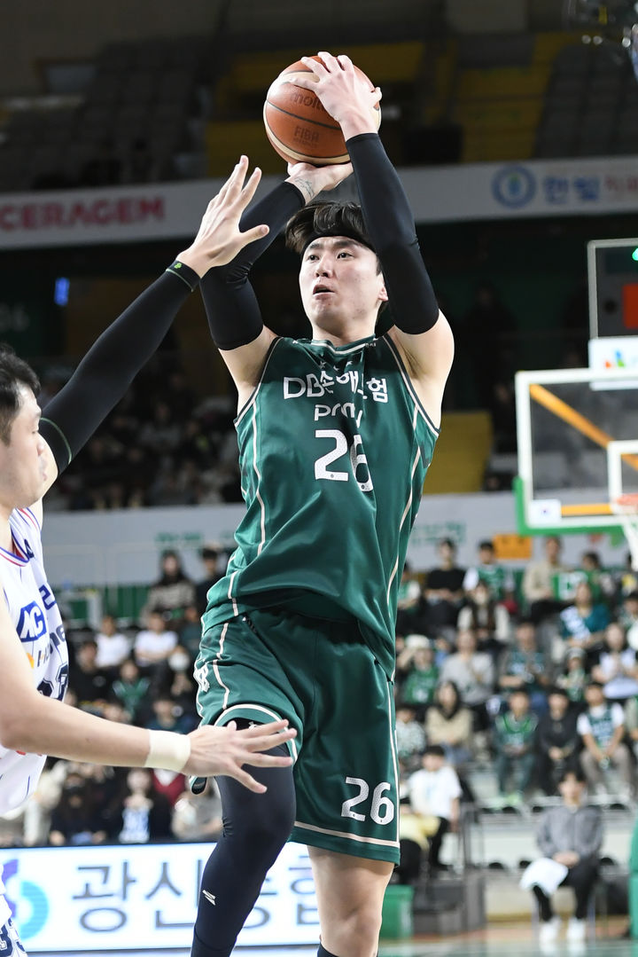 KBL 한국 프로농구 리그 | 프로농구 DB, 6경기 만에 승전고…KCC 꺾고 연패 탈출 : ZUM 뉴스