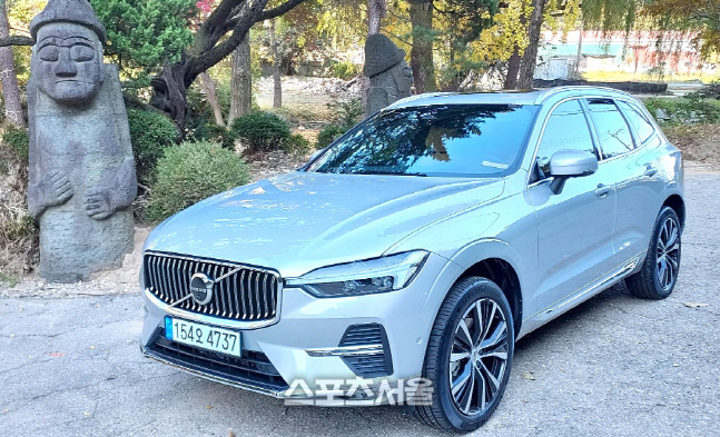 사진으로 보는 시승기 | [SS시승기]북유럽 감성 담은 고성능 SUV 볼보 XC60 : ZUM 뉴스