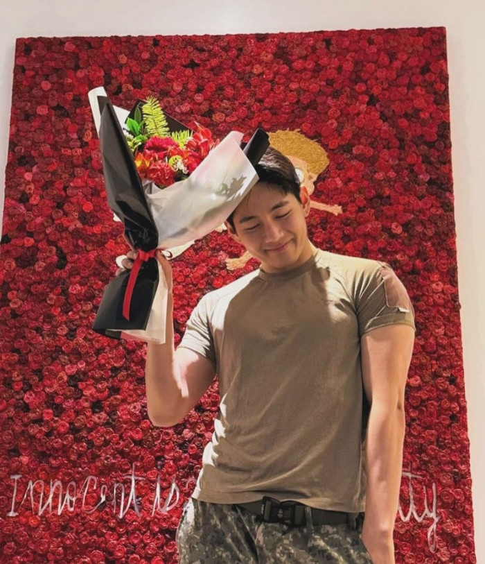 [연재] 스포츠서울 `★SNS` | BTS 뷔, 전역 D-107 김 병장 생존신고! ‘남성미 폭발’ 팔근육 [★SNS] : ZUM 뉴스