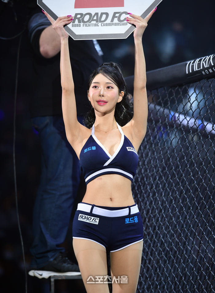 로드걸과 머슬퀸 | [포토] 이시아, 환상의 라인으로 로드FC 072 접수 중! : ZUM 뉴스