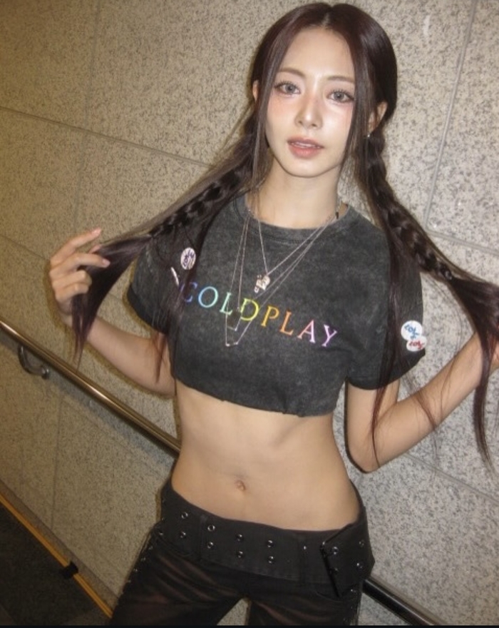 [연재] 스포츠서울 `★SNS` | 트와이스 쯔위, 양갈래 머리로 귀엽게! 복부 드러낸 로우라이즈 팬츠로 반전 고혹미까지[★SNS] : ZUM 뉴스