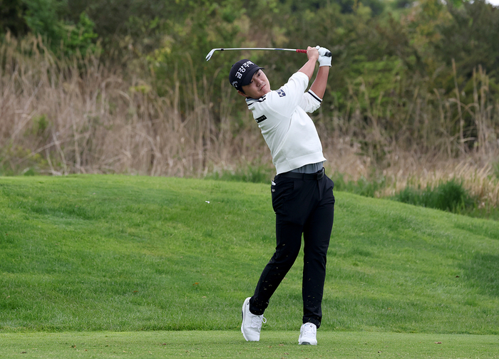 [연재] 스포츠서울 `SS 현장` | 옥태훈, KPGA투어 ‘첫 우승=와이어투와이어?’…KPGA 클래식 2라운드 ‘단독 1위’ [SS현장] : ZUM 뉴스