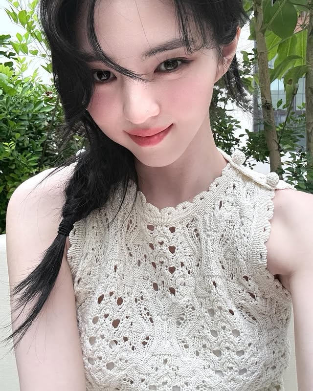 [연재] 스포츠서울 `★SNS` | 인형 아니야? 한소희, 이탈리아서 뽐낸 치명적 예쁨 [★SNS] : ZUM 뉴스