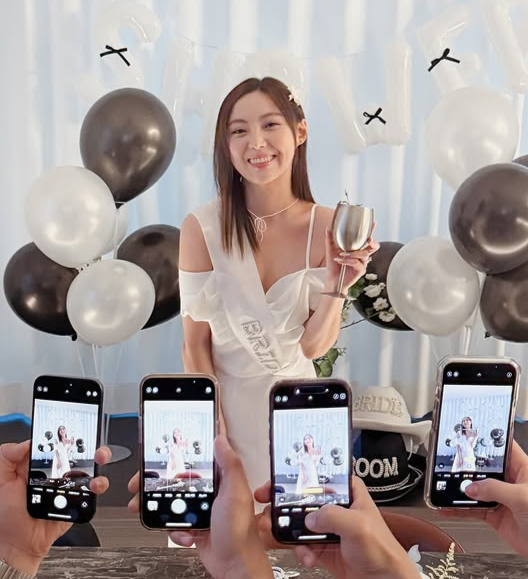 [연재] 스포츠서울 `★SNS` | ‘사업가♥’ 민, 미모 물오른 예비신부...웃음 활짝 [★SNS] : ZUM 뉴스