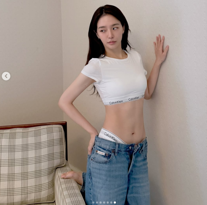 [연재] 스포츠서울 `★SNS` | 박규영, 침대 위 속옷 화보 공개 ‘슬림 탄탄 복근까지’ [★SNS] : ZUM 뉴스