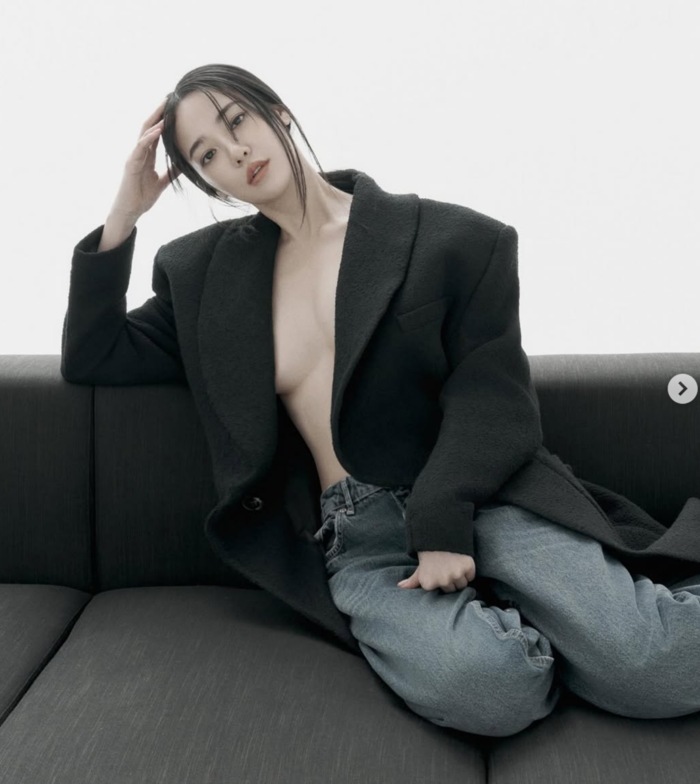 [연재] 스포츠서울 `★SNS` | 이주연, 속옷은 어디로? 재킷만 달랑 걸친 깜짝 노출 [★SNS] : ZUM 뉴스