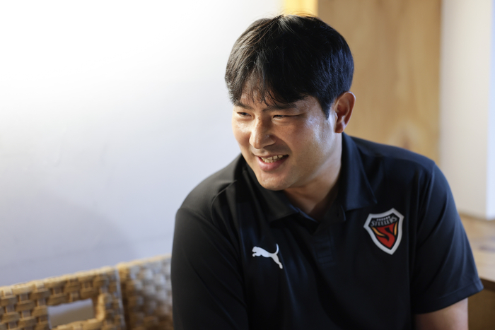 ACL과 프로축구 K리그 | 포항제철고 이끈 지 ‘4년 차’ 황지수 감독 “우승·성과 중요하지만 프로서 통할 경쟁력 갖춘 선수 배출이 방향성”[SS현장] : ZUM 뉴스