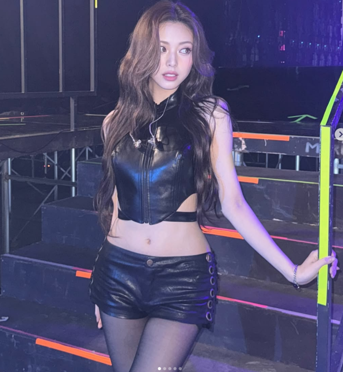 [연재] 스포츠서울 `★SNS` | 있지 유나, 이래서 골반 여신 ‘AI가 그린 듯한 몸매’ [★SNS] : ZUM 뉴스