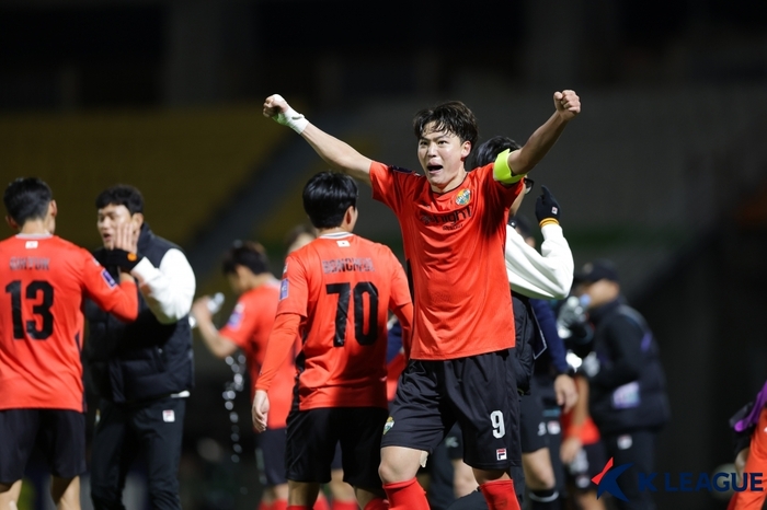 ACL과 프로축구 K리그 | 강원, 日 챔피언 고베 상대로 3-0 퍼펙트 전반전…후반전 3실점으로 지옥까지 갔지만, 4-3 짜릿한 승리 : ZUM 뉴스