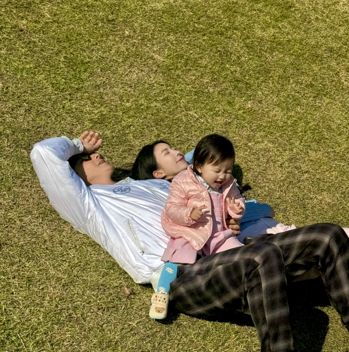 [연재] 스포츠서울 `★SNS` | ‘14살 차이’ 아야네, ♥이지훈과 둘 아닌 셋 일상…결혼 장려 부부 [★SNS] : ZUM 뉴스